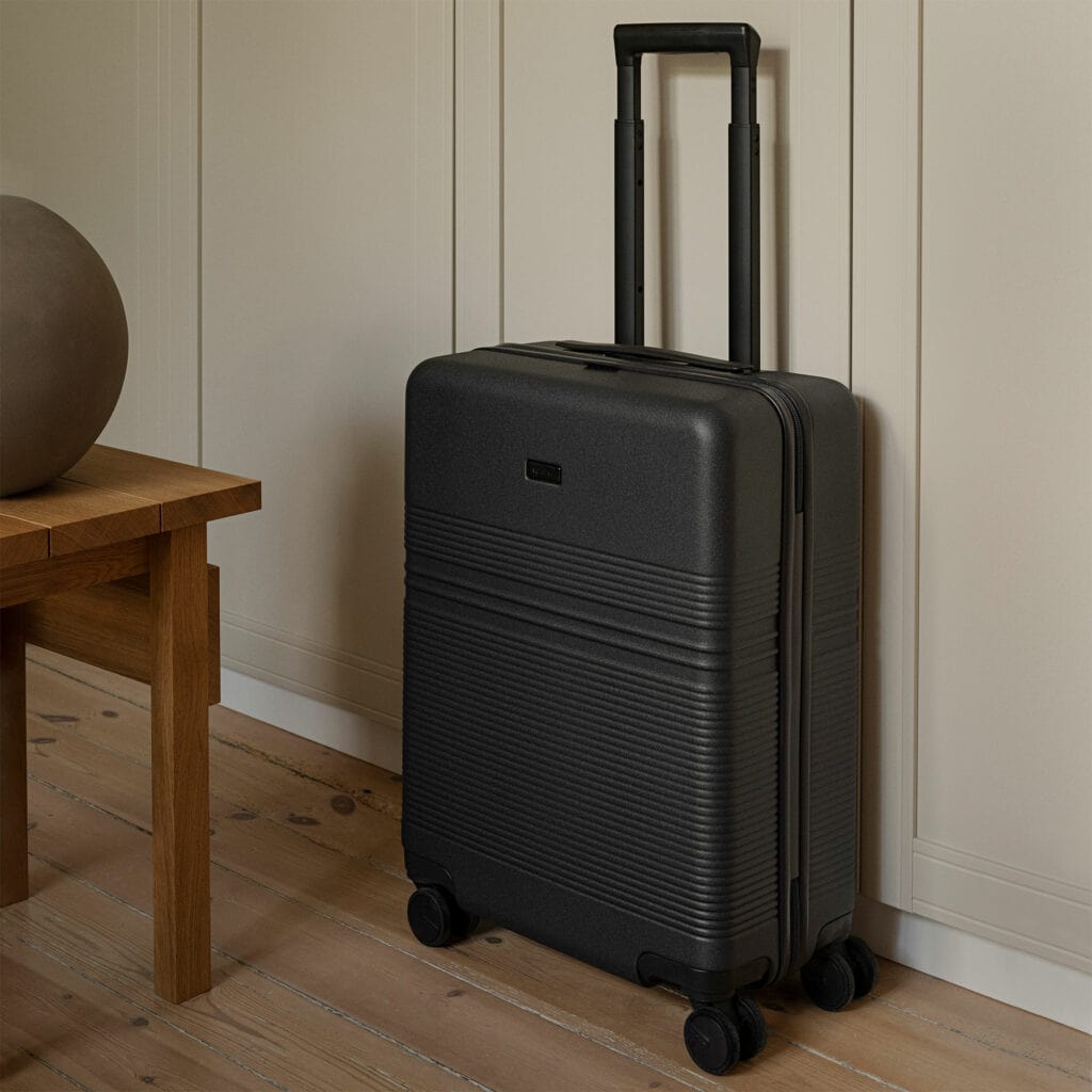 Essential Cabin Suitcase | Black | Sustainable & Unique