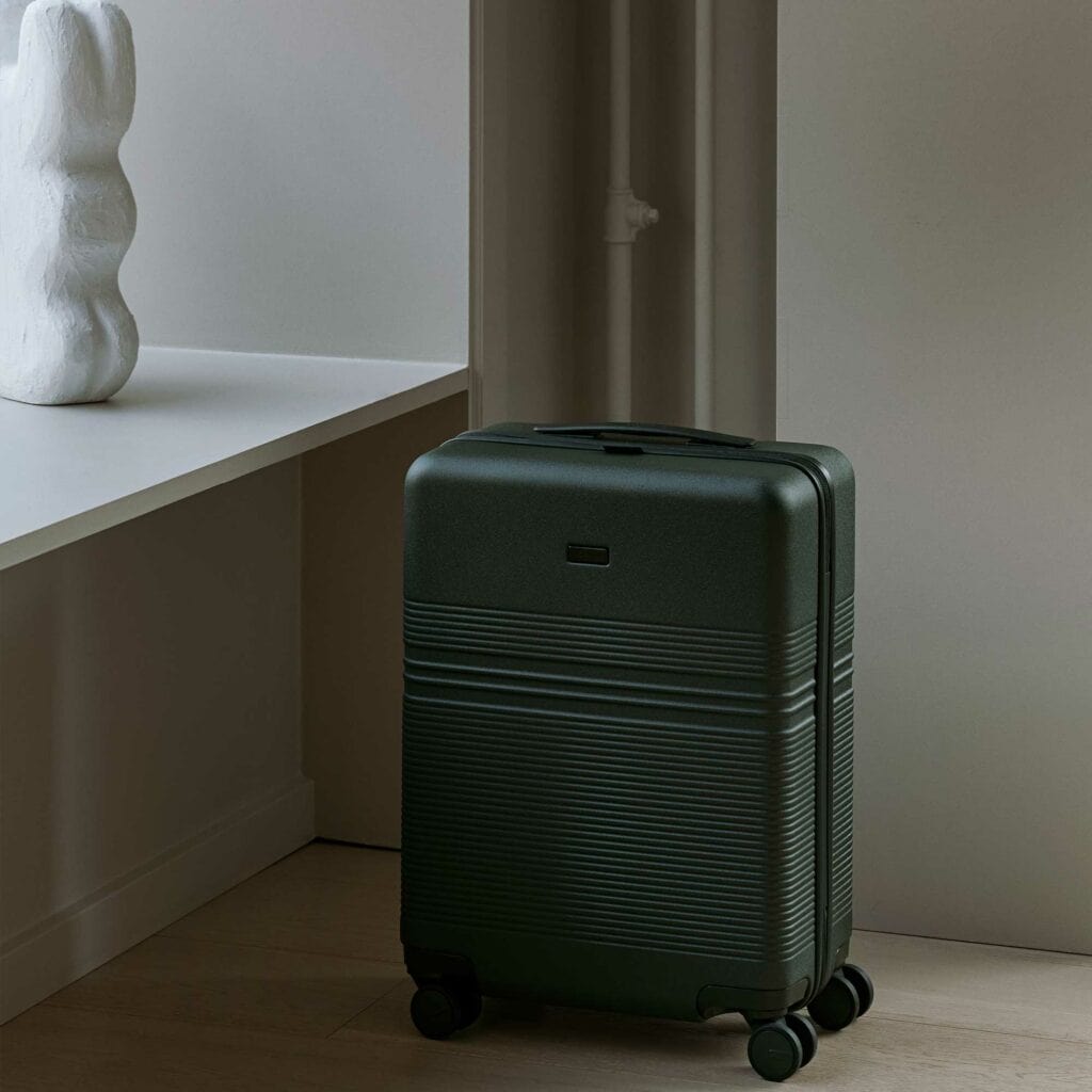 Essential Cabin Suitcase | Dark Green | Sustainable & Unique