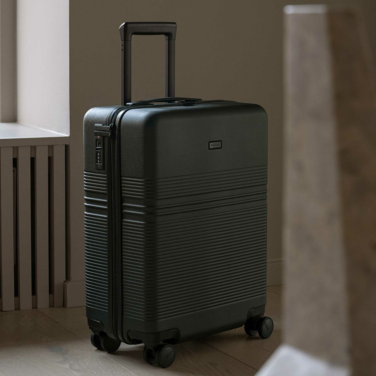 Essential Cabin Suitcase | Dark Green | Sustainable & Unique