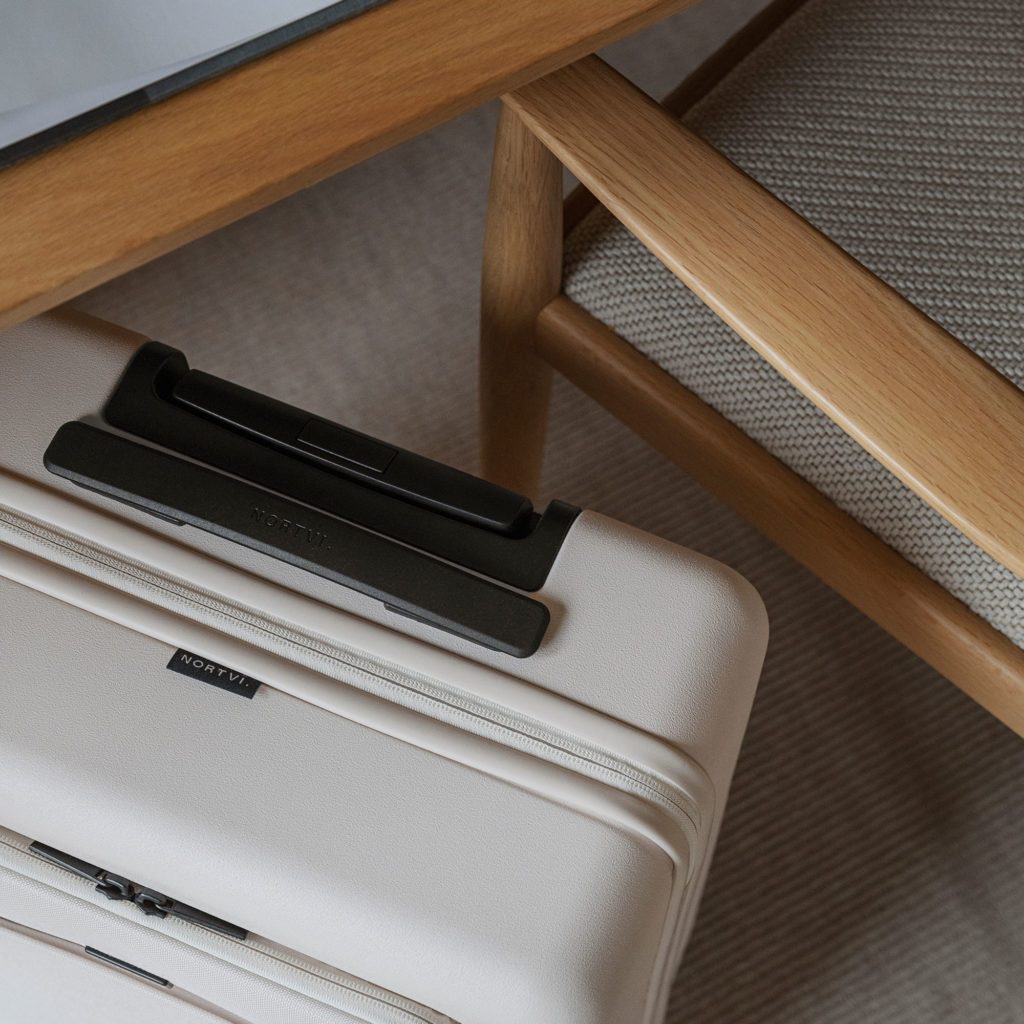 Cabin Suitcase | With Front Pocket | White | Sustainable