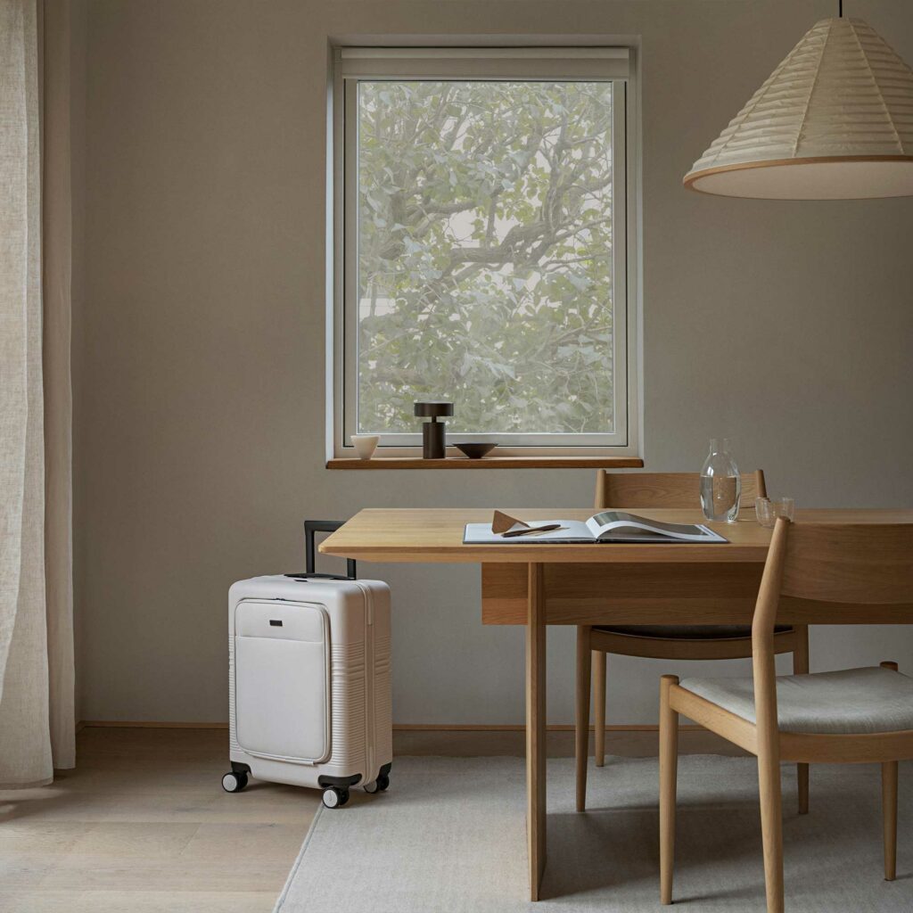 Cabin Suitcase | With Front Pocket | White | Sustainable