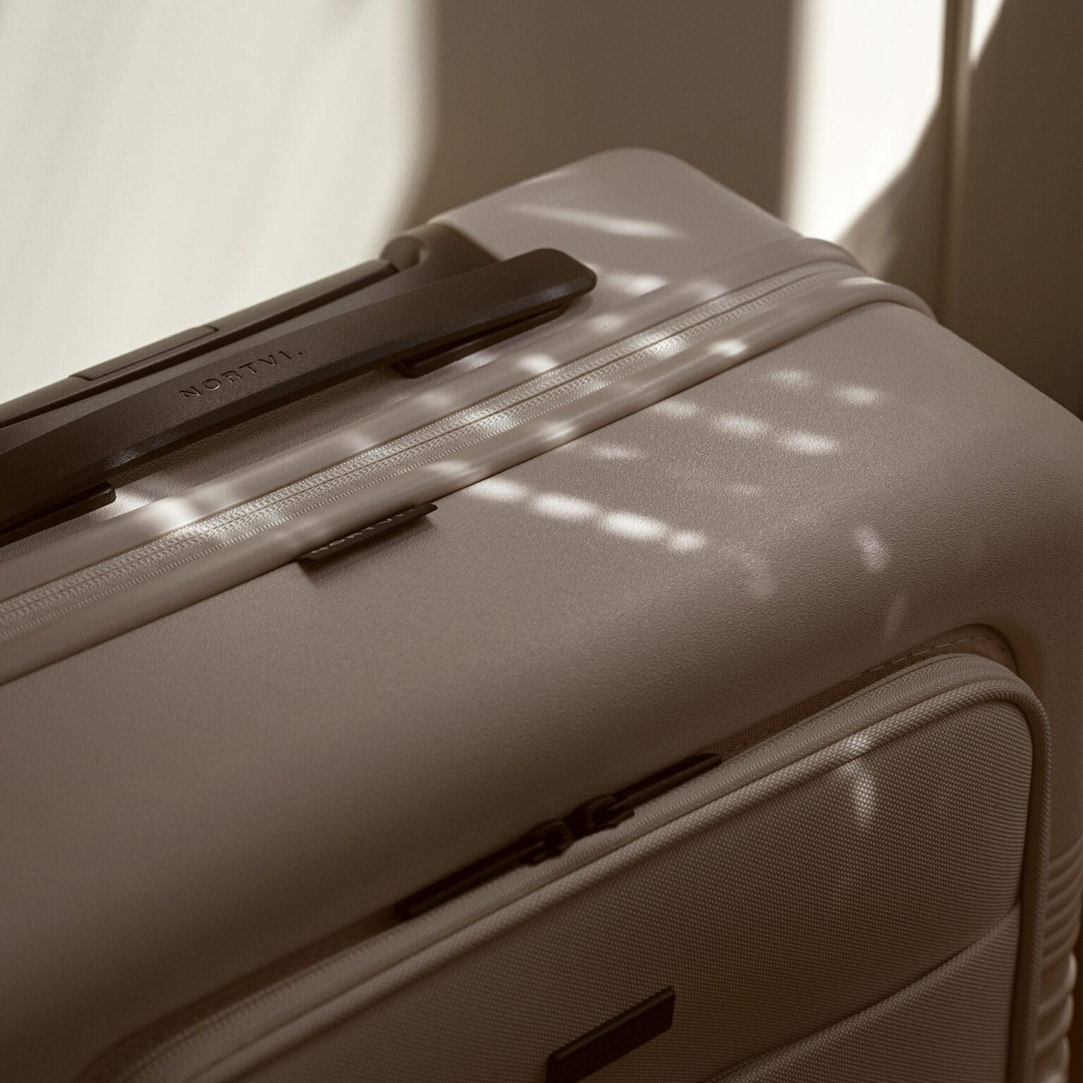 Cabin Suitcase | With Front Pocket | White | Sustainable