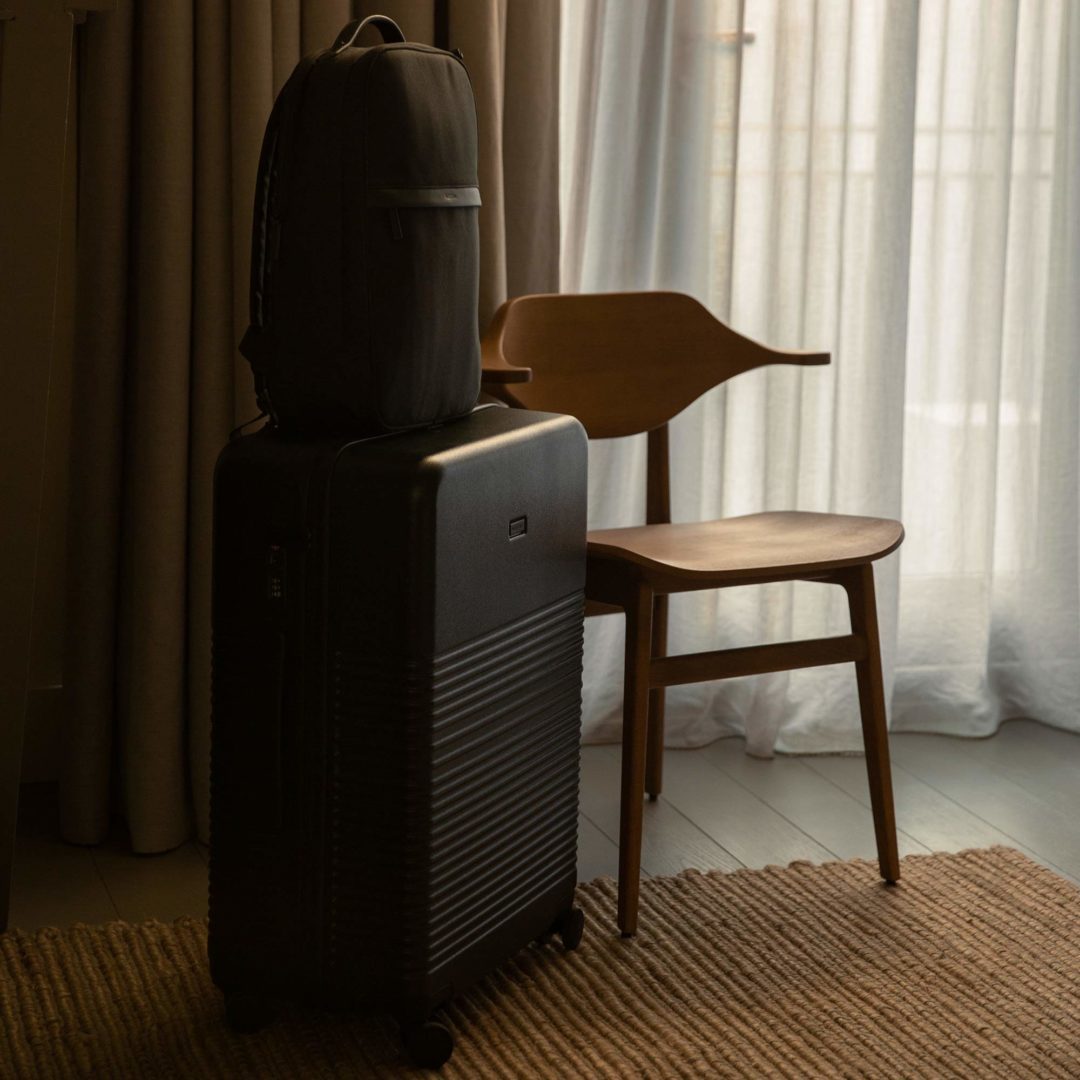 Check-in Suitcase | NORTVI | Black | Premium and Unique