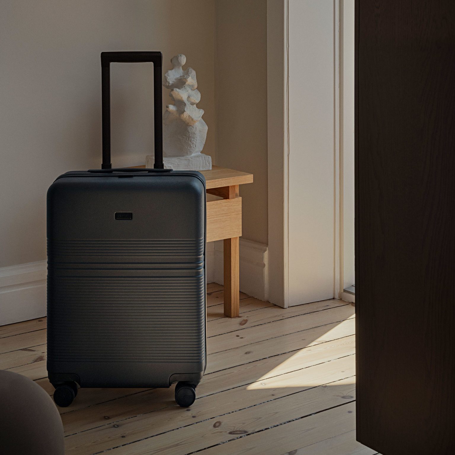 Essential Carry-On Suitcase | NORTVI | Dark Blue | Premium Luggage