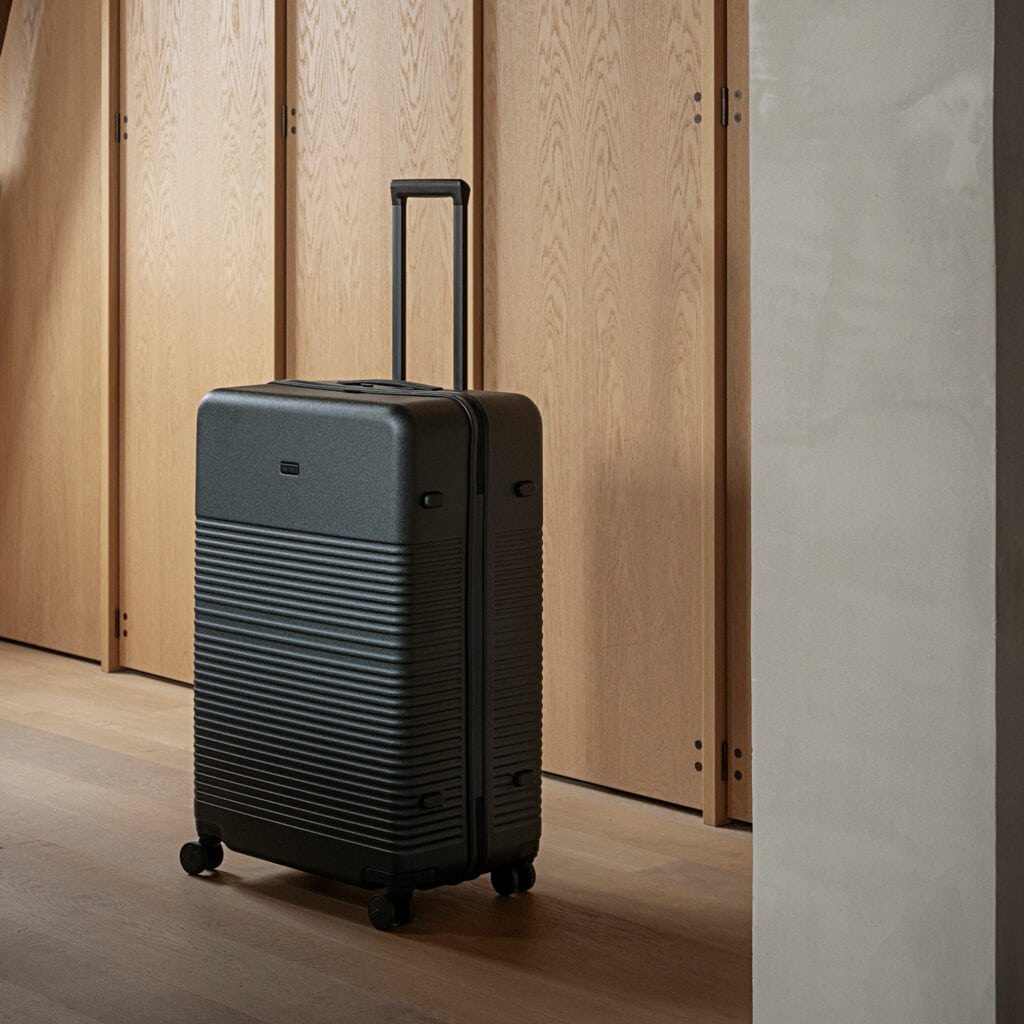 Large Check-In Suitcase | NORTVI | Green | Premium and Unique
